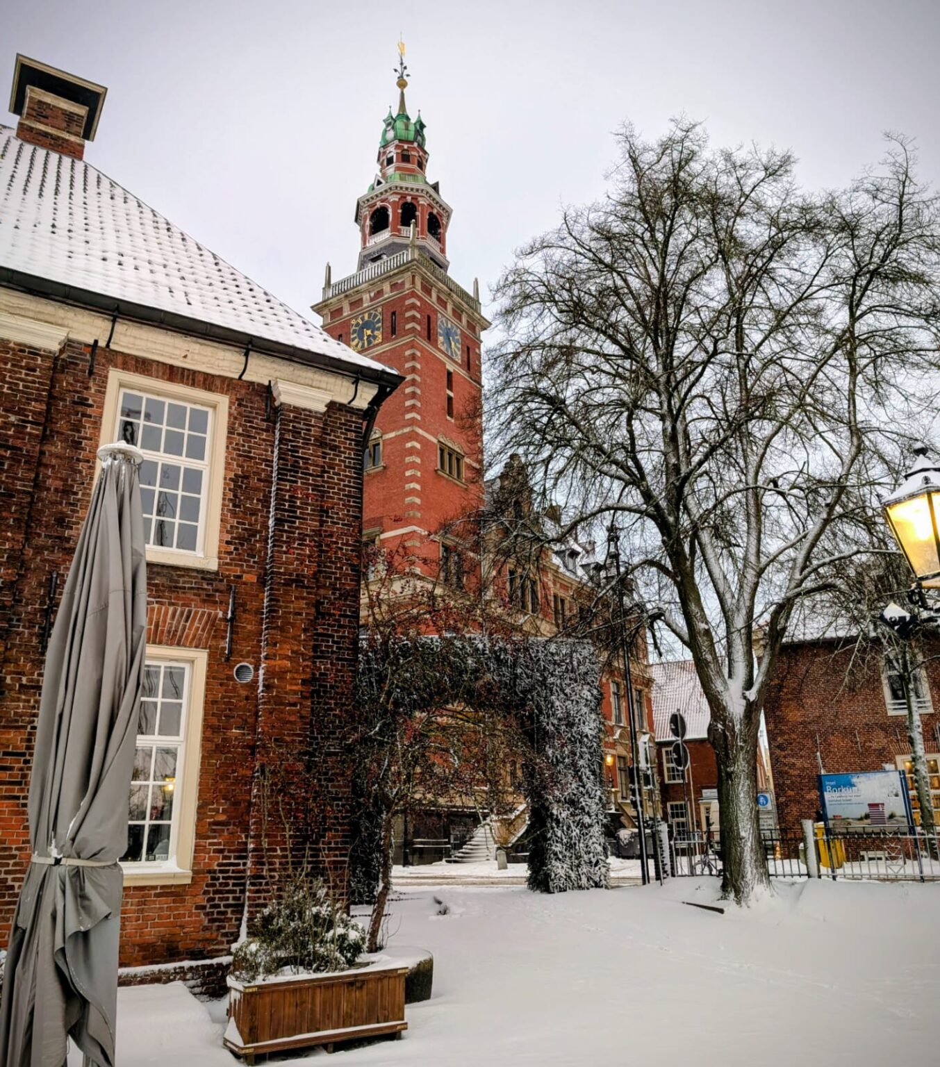 Vollsperrung in Loga: Funkmast-Aufbau stoppt Verkehr „Auf den Truben ...