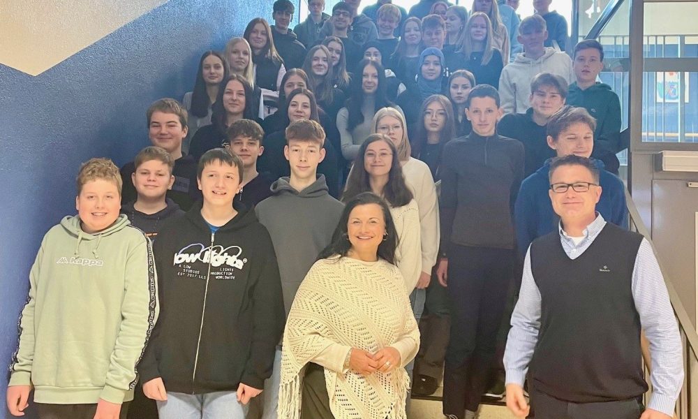 EU-Projekttag an Schulen: Gitta Connemann spricht mit Schülern der OBS ...