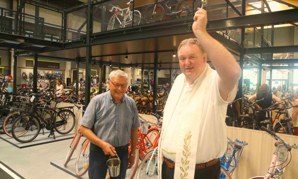 Tradition und Gemeinschaft: Segnung bei Zweirad Hackmann in Dörpen ...